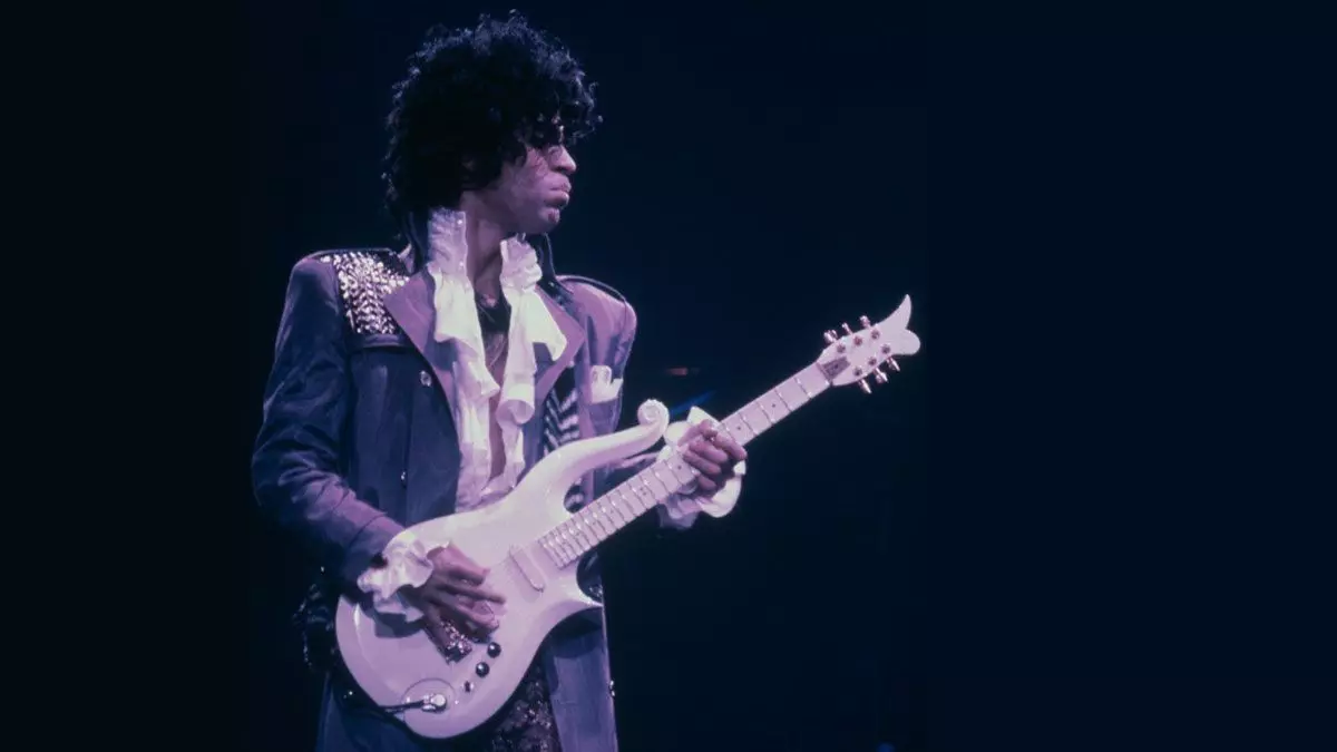 Der Gitarrenbauer von Prince kämpft gegen das Vermögen, um das Cloud-Design zu behalten
