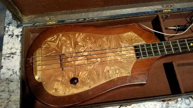 Dünyanın En Eski Elektro Bas Gitarı Ebay'de 23.000 Dolara Satıldı 13872_2