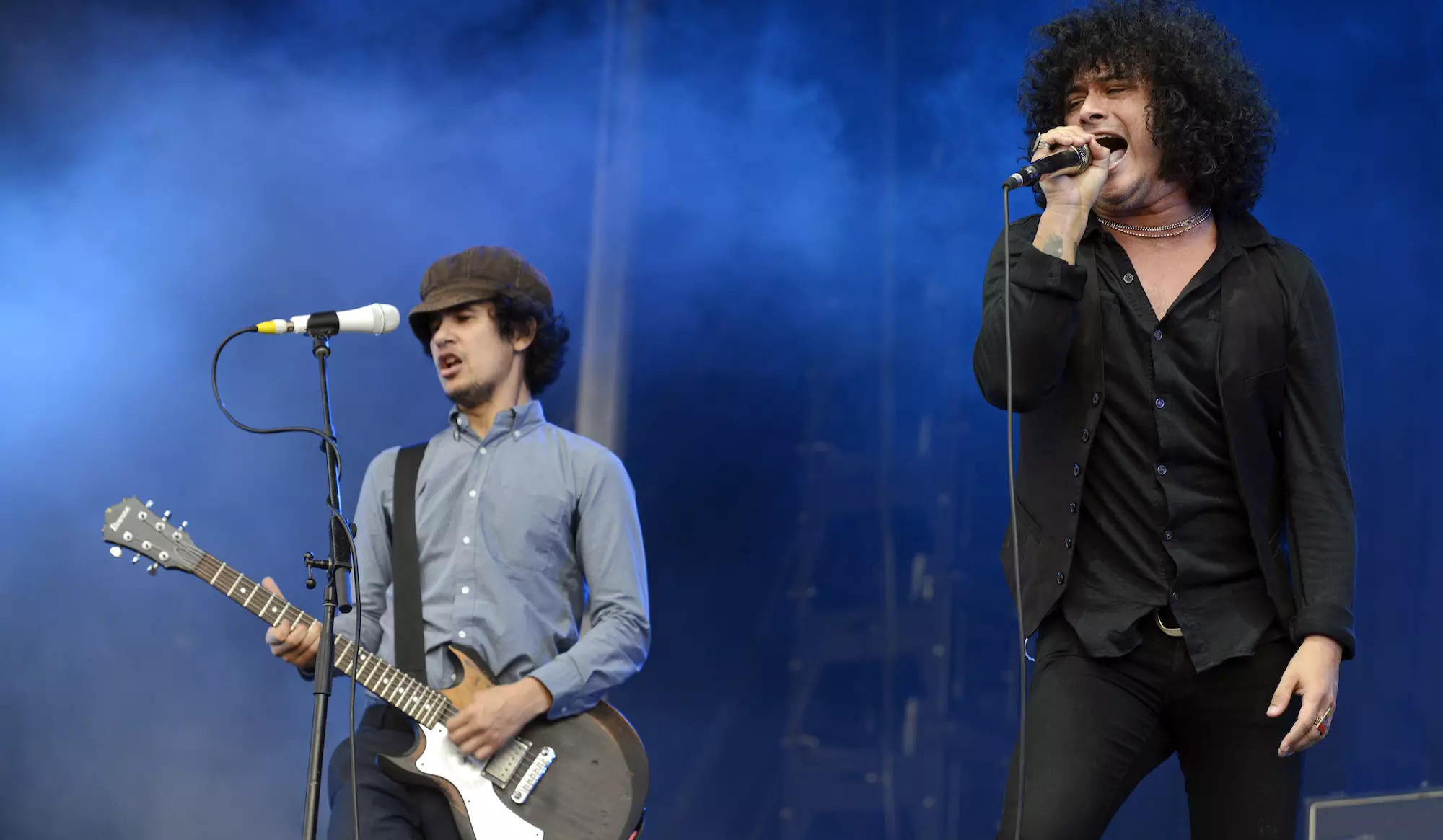 Omar Rodríguez-Lopez (à esquerda) e Cedric Bixler-Zavala se apresentam ao vivo no Soundwave Festival em Melbourne, Austrália, em 22 de fevereiro de 2015