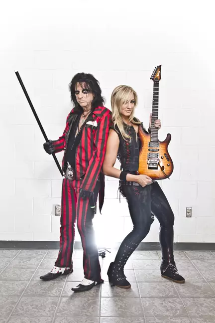 Nita Strauss, Alice Cooper's New Touring Guitarist, Acts in the Act 20106_1