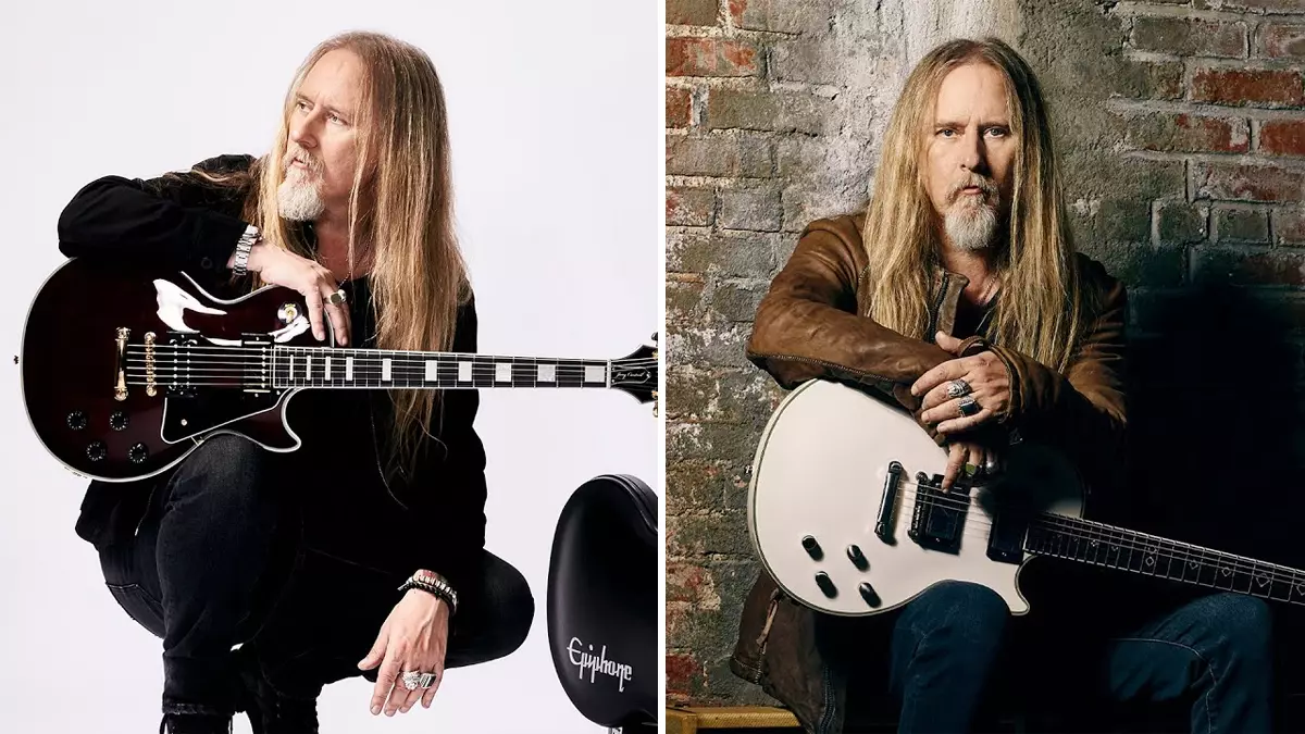 Jerry Cantrell houdt zijn twee Epiphone signature Les Paul gitaren vast