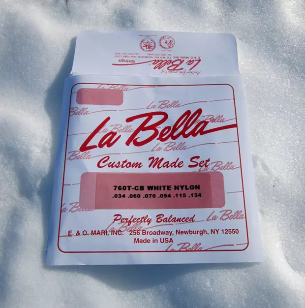 Ukubuyekeza: La Bella White Nylon Tapewound Bass Strings 24639_1