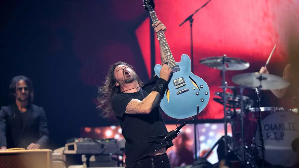 Dave Grohl dice que "el dial está comenzando a volver a la música basada en la guitarra"