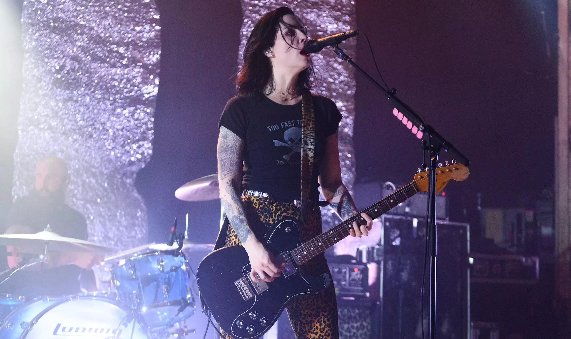 Brody Dalle 22 may 2019-cu ildə İllinoys ştatının Çikaqo şəhərində The Distillers at Metro ilə çıxış edir