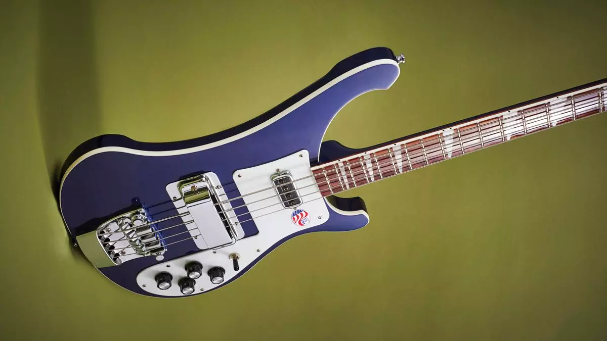 Akanakisa epamusoro-kumagumo bass magitare: Rickenbacker 4003