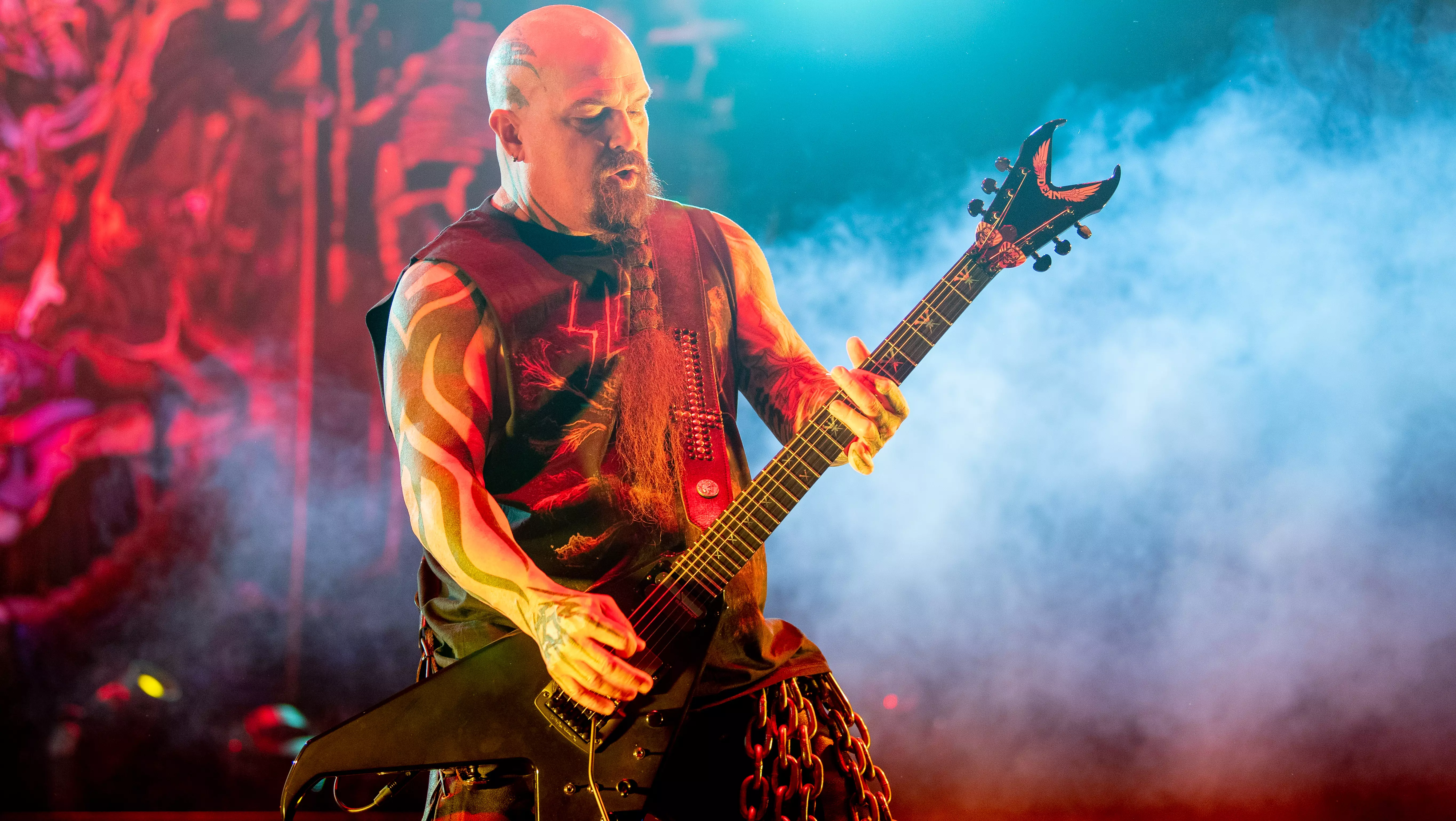 Kerry King speelt zijn nieuwe $ 8.666 Dean USA V Limited Edition op het podium, verpest de intro van het nummer 9449_1